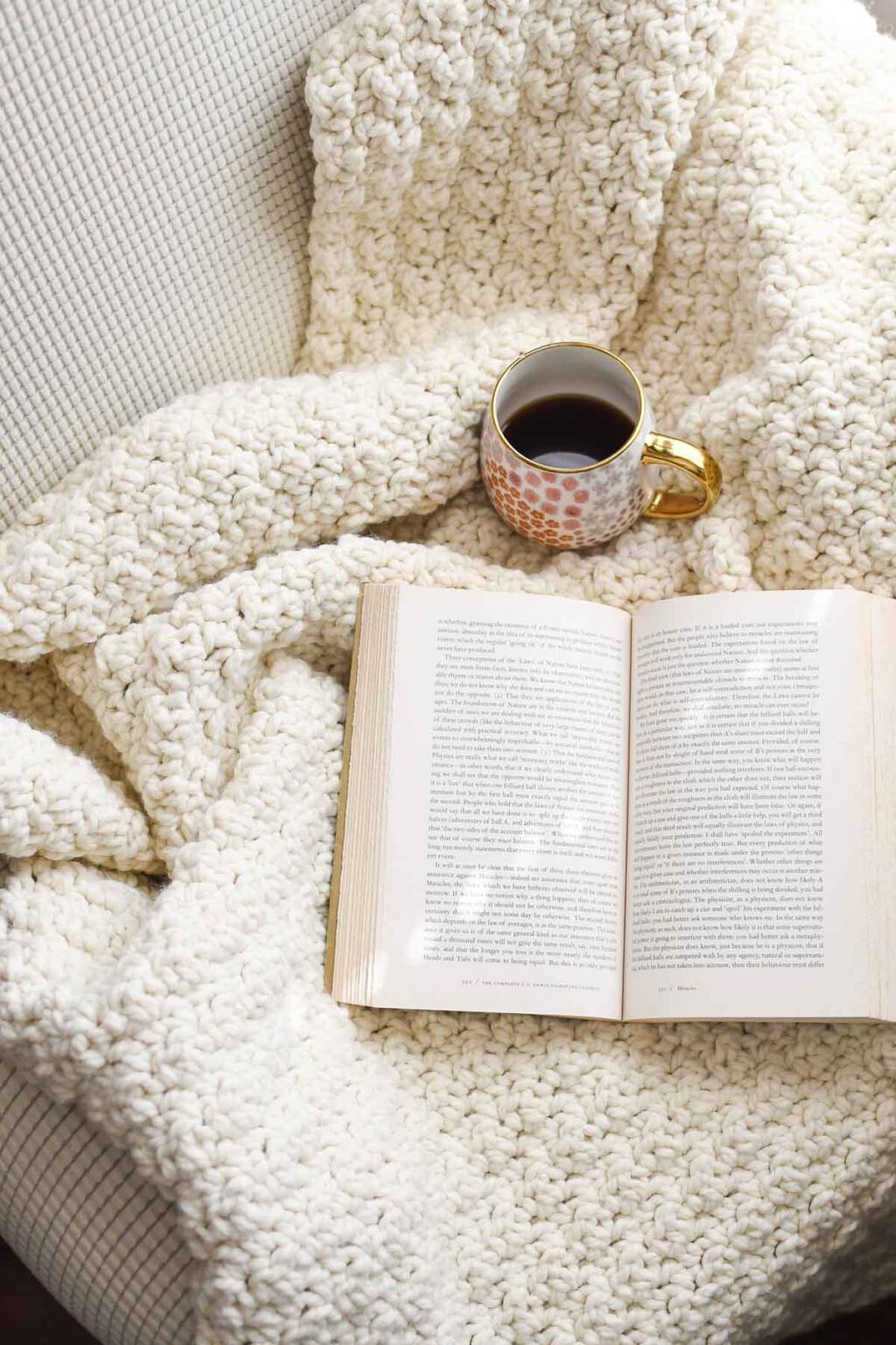 Chunky Crochet Blanket Pattern (Free!)